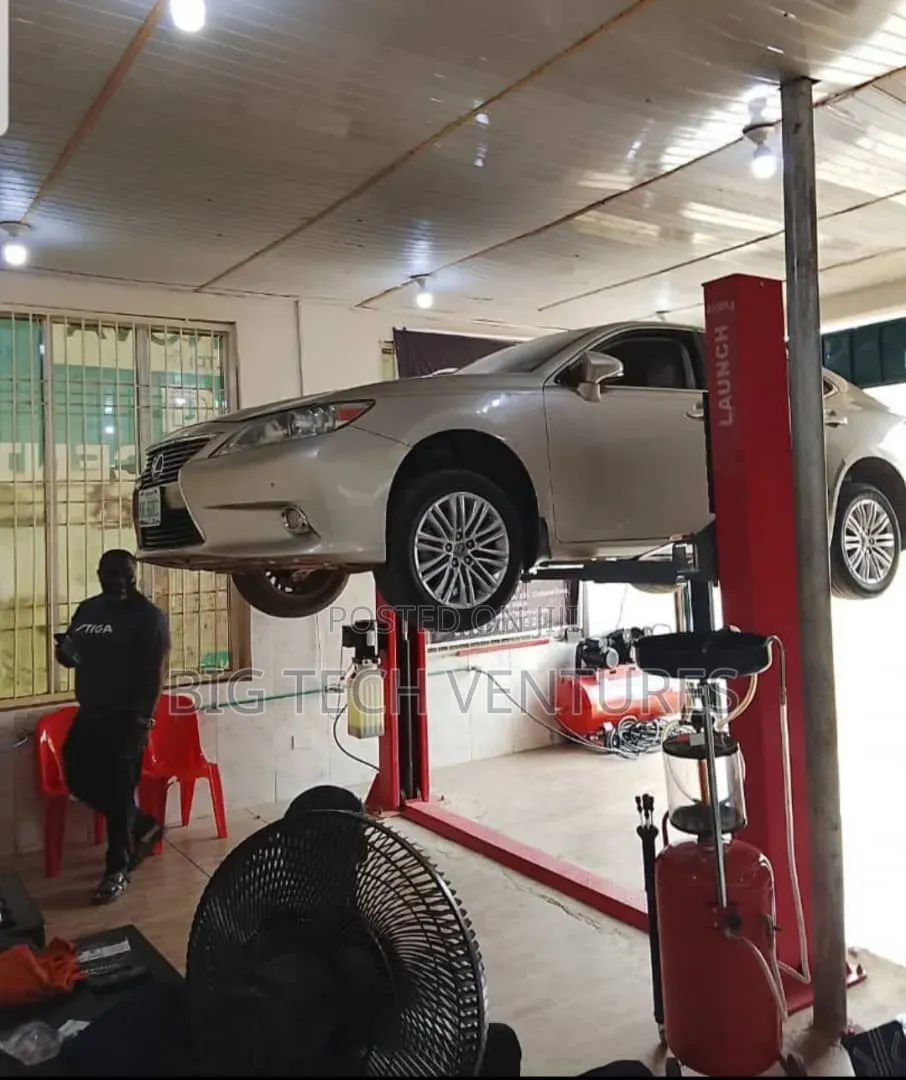 Launch Brand Two-post Hydraulic Car Lift With A 4000kg Lifting Capacit ...