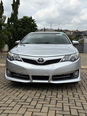 Toyota Camry SE V6 4dr Sedan (3.5L 6cyl 6A) 2013 Silver - God’s Choice ...