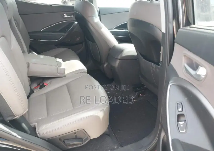 Hyundai Santa Fe 2017 Black - Price: ₦ 15,000,000 on Jiji.ng [Apapa]