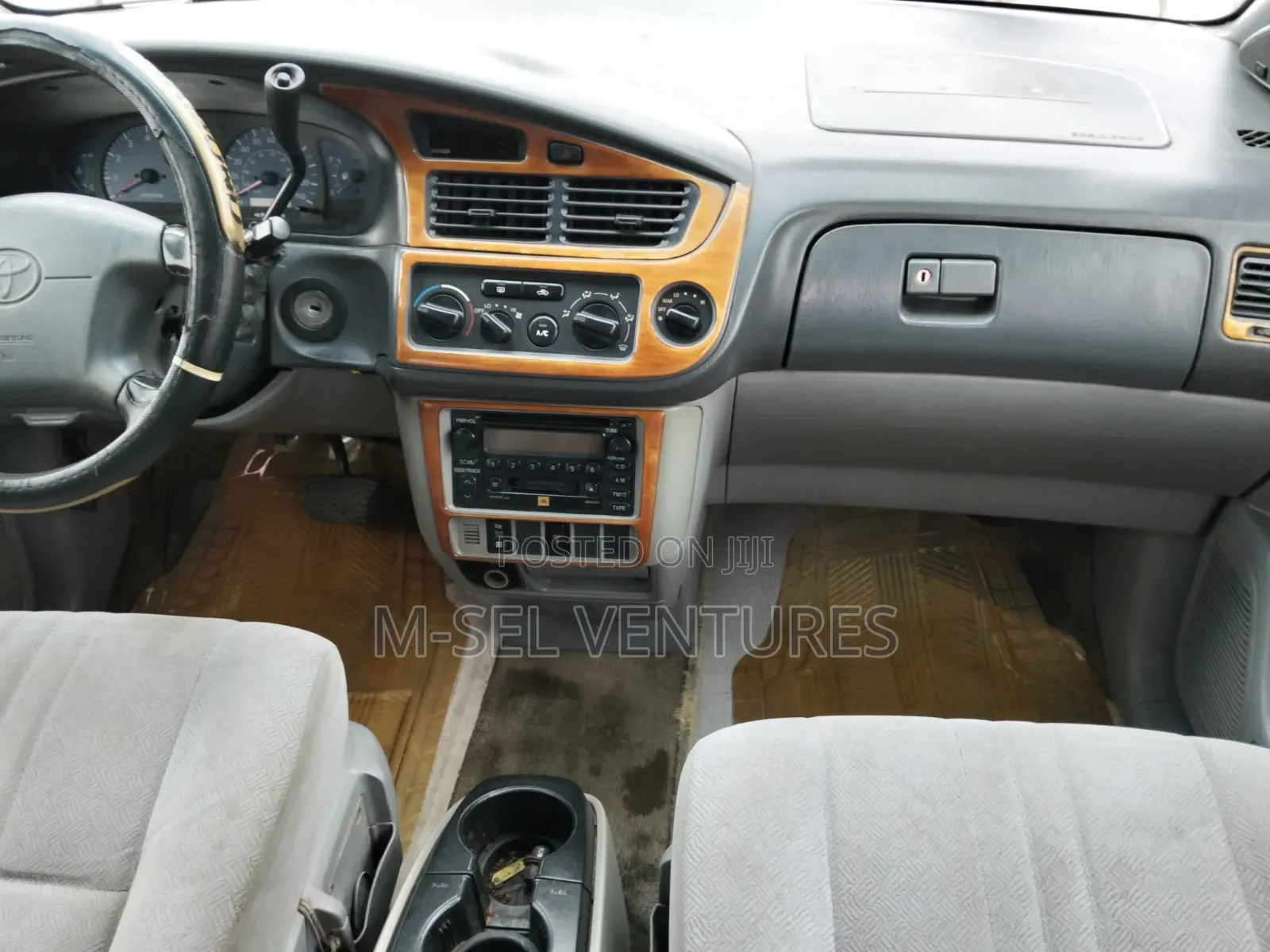 Toyota Sienna 2002 Silver - M-sel ventures Price: ₦ 3,850,000 on Jiji ...